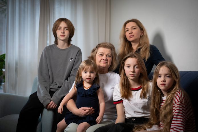 Oekraïense Olga (36) en haar gezin kiezen definitief voor bestaan in ...