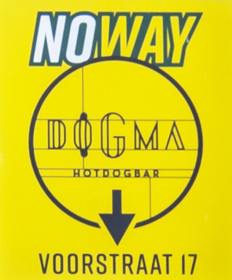 Subway? NO WAY! Met dit bord dirigeert Kevin klanten naar zijn eígen ...