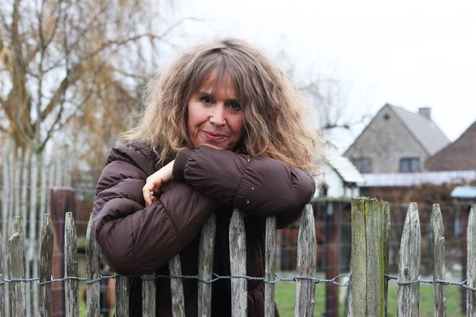 Meredith van ‘Pop in Wonderland’ rekent af met haar traumatische jeugd: “Ik was een magneet voor ...