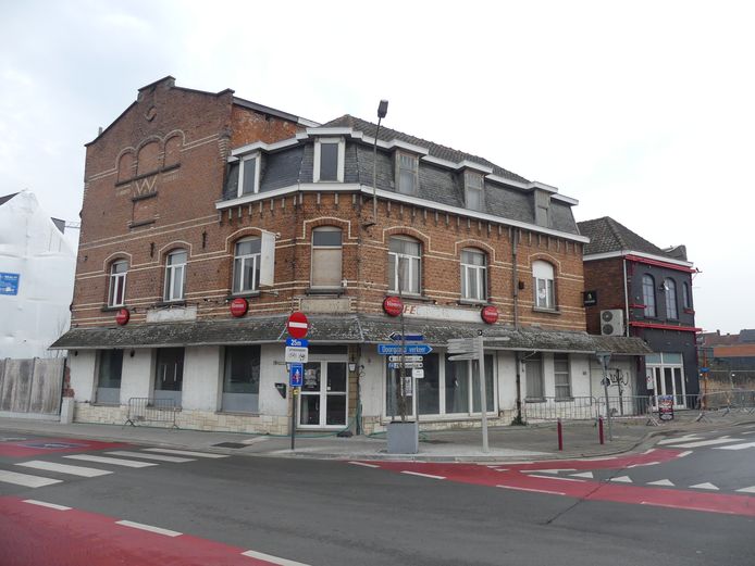 Stad Deinze koopt bekend café aan station: “Cruciaal voor opwaardering ...