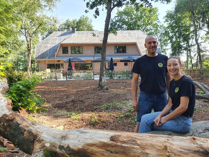 Tina en Koen openen uniek ‘boscafé’ Papenbos: “In ons speelbos kunnen ...