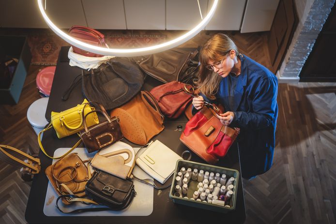 Stefanie verkoopt vintage Delvaux aan een prikje: “Deze klassieker is ...