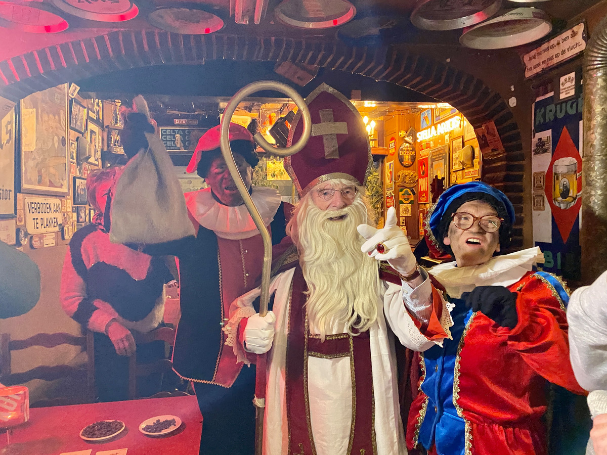 Deze Sint is 100 jaar oud: “En ik ga dit nog làng blijven doen” | Foto ...