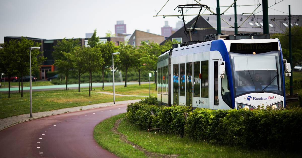 Eindelijk naar het station met tram 19 | Delft | AD.nl