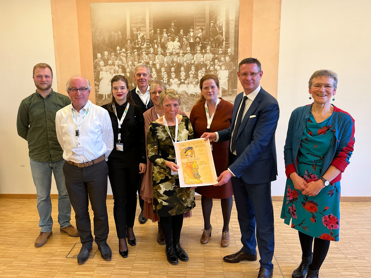 Diploma’s voor zes nieuwe Izegemse stadsgidsen: “Klaar om opnieuw ...