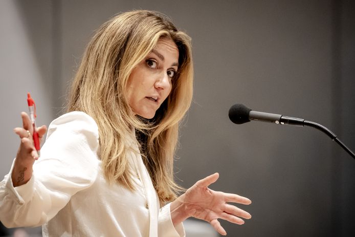 VVD-lijsttrekker Dilan Yeşilgöz in nieuwe reeks College Tour | Show | AD.nl