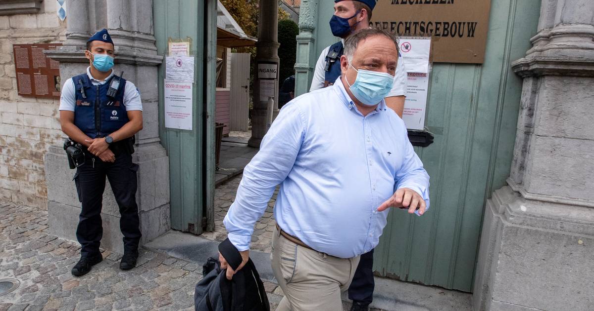 ‘Dikke vetzak!’ komt twitteraar duur te staan, Belgische topviroloog in ...