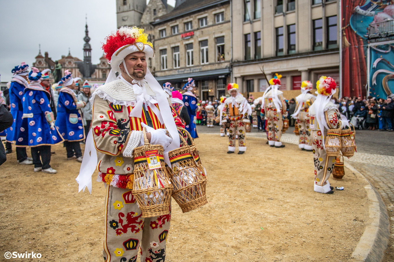 IN BEELD. De traditionele Bezemdans van de Aalsterse Gilles op de Grote ...