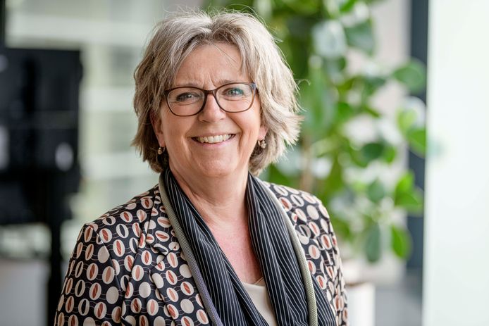 Burgemeester Ellen Nauta van Hof van Twente deelt sneer uit aan Den ...