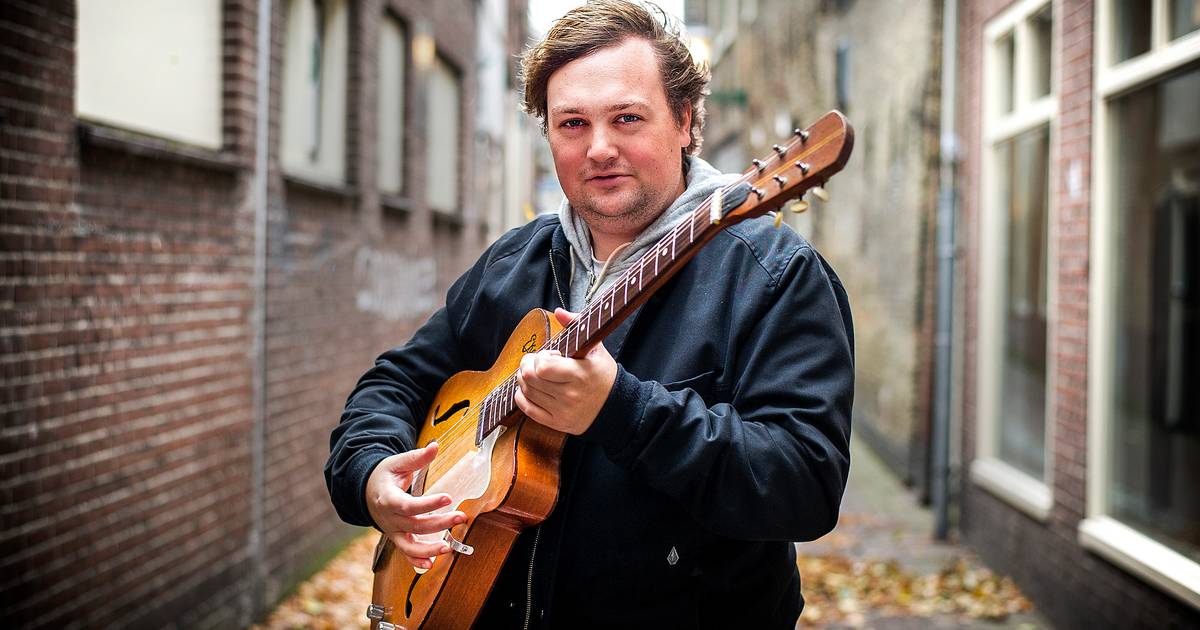 Tim Knol staat weer op straat voor Chuck Deely: ‘Ik sta er alleen met ...