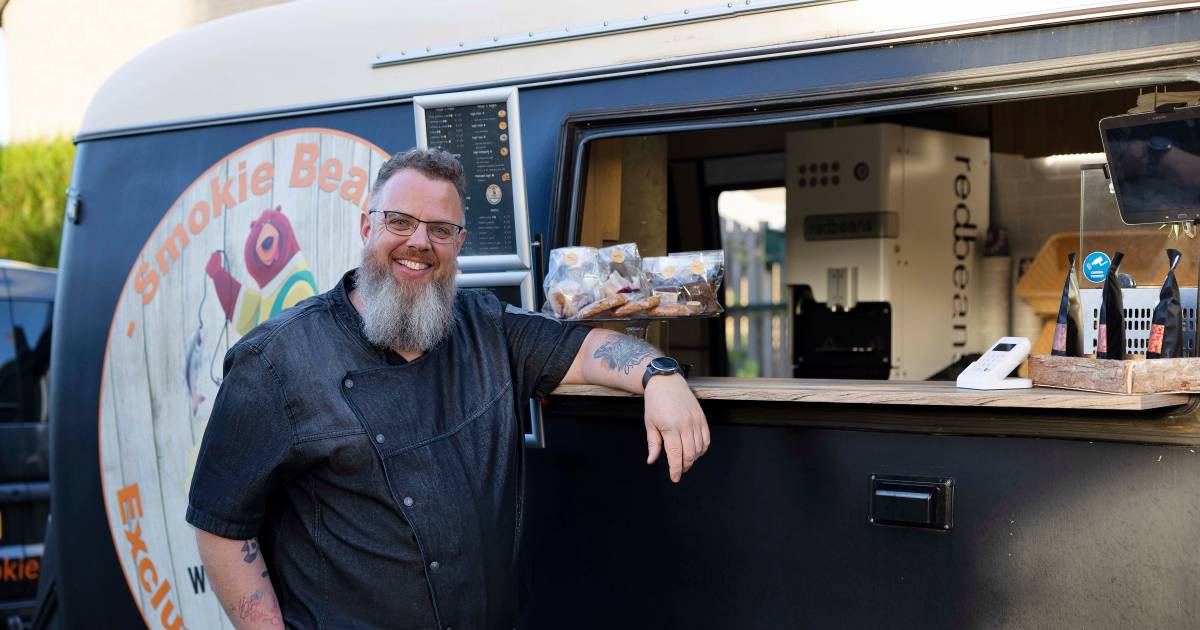 Remco moest stoppen als buschauffeur vanwege long covid en trekt nu met ...