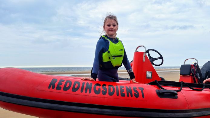 Lara (7) maakt droom waar en gaat met reddingsboot in zee: “Ik durfde ...