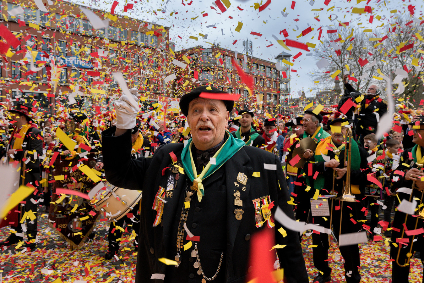 De optocht van Oeteldonk in beeld | Foto | bd.nl
