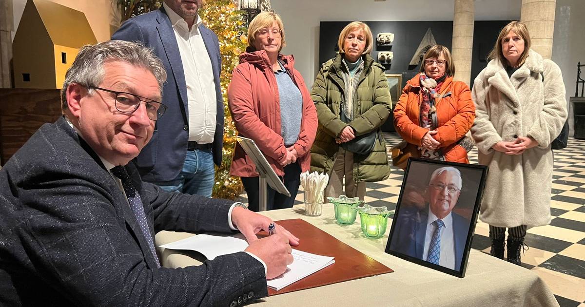 Rouwregister voor gewezen raadslid en postzegelverzamelaar Roland ...