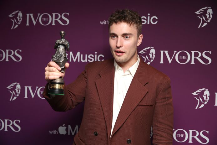 Sam Fender en Dave grote winnaars muziekprijzen The Ivors | Show | AD.nl