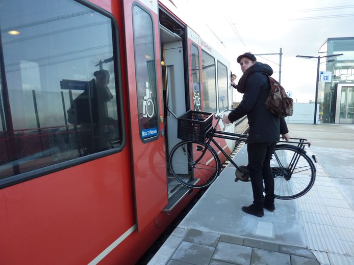 Fiets mag straks in de spits niet meer gratis mee in de trein tussen ...
