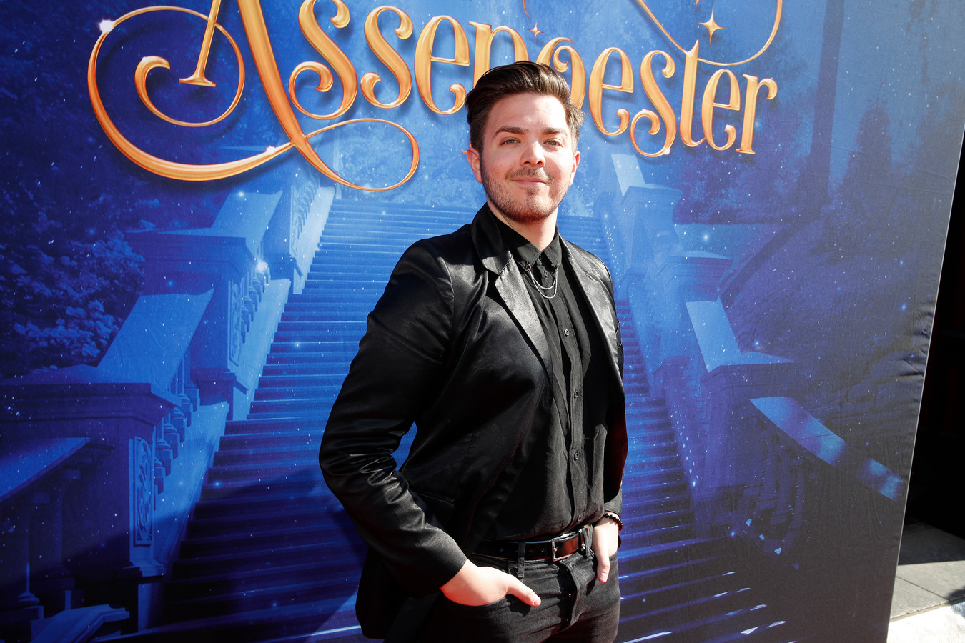 IN BEELD. Assepoester betovert BV-kindjes en hun ouders op première ...