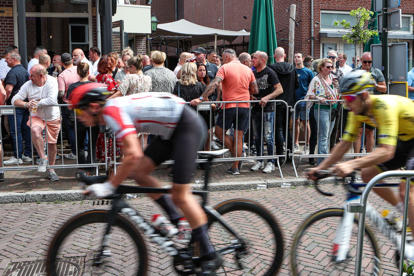 Kermis én koers vormen perfecte combinatie in Raamsdonksveer | Foto | AD.nl