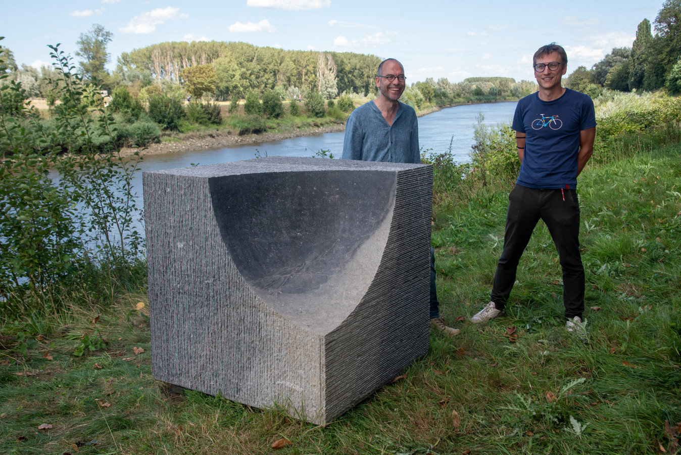 Kunstwerk Cubes #106 van Luc De Man siert het jaagpad langs de Schelde ...