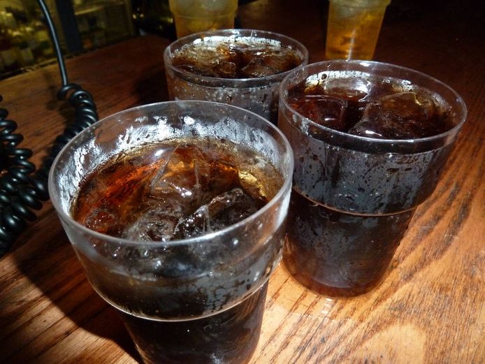 Jonge bestuurder (22) drinkt vier vodka cola’s en kruipt vervolgens ...