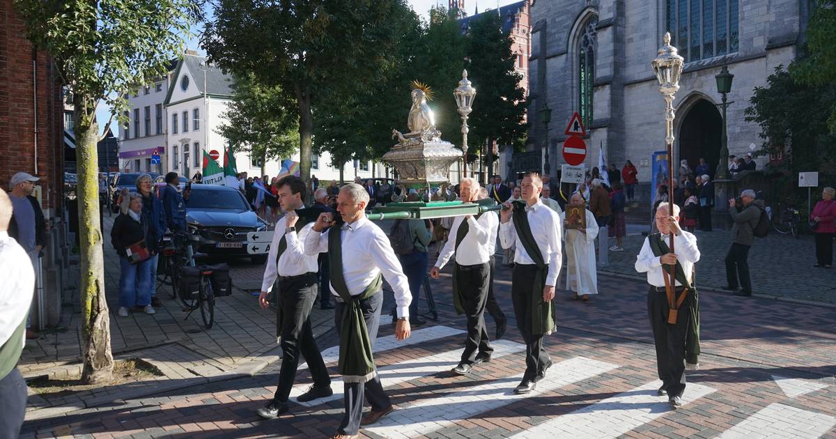 Processie sluit jubileumjaar van Amelberga feestelijk af: “Al 1.250 ...