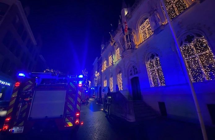 Melding van gasdetectie in stadhuis: hulpdiensten stellen perimeter in ...