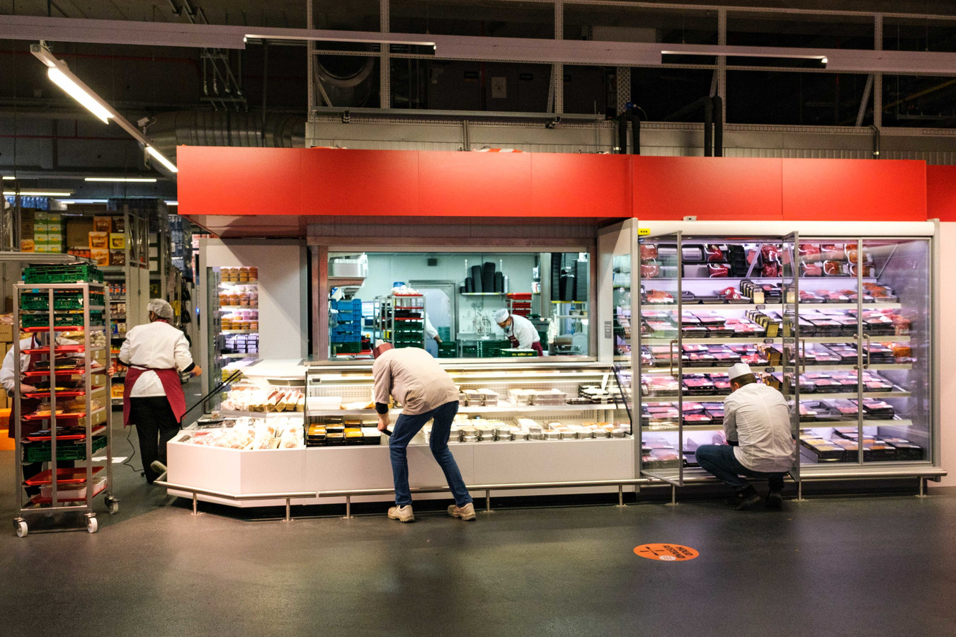 In beeld: vernieuwde Colruyt maakt zich op voor heropening | Foto | hln.be