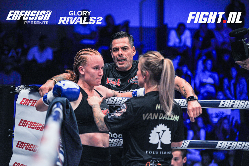 Overdag in de kinderopvang, ‘s avonds in de ring: Nina (21) is één van ...