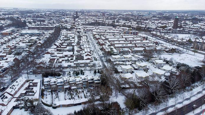 ‘Winterse’ beelden van Oss vanuit de lucht: stad ligt bedekt onder een ...