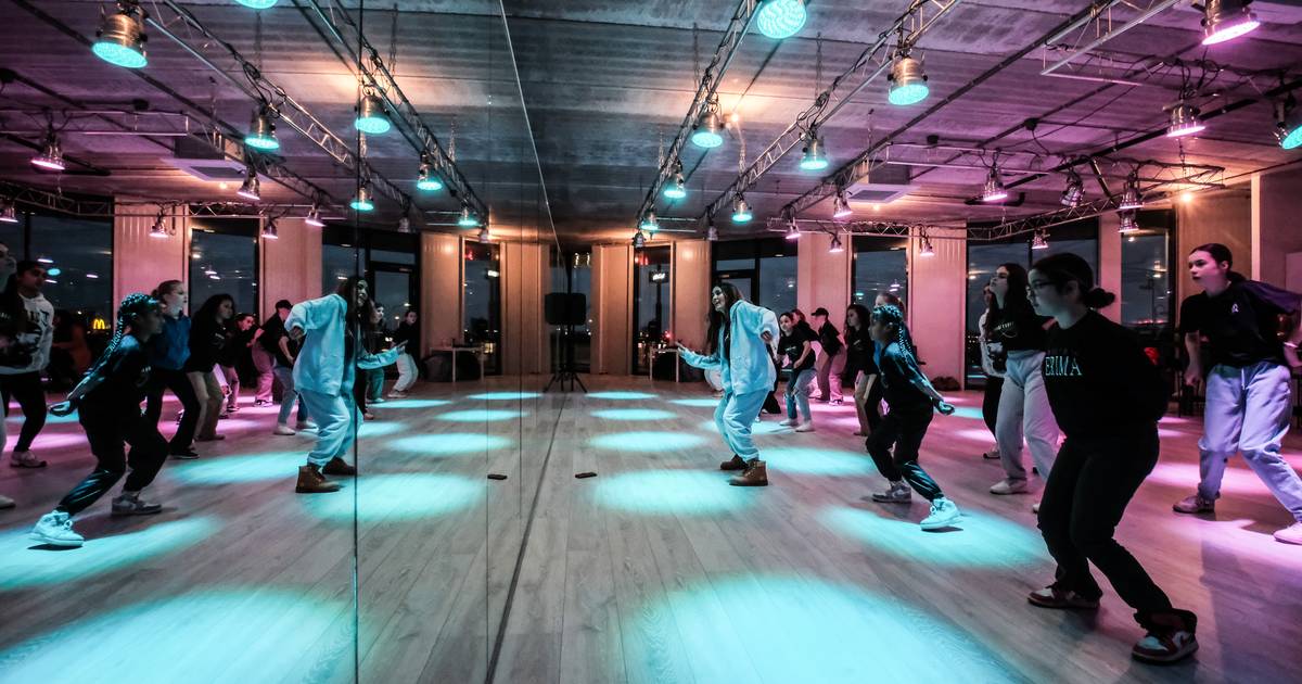 Kerima (37) opent dansstudio boven de KFC: ‘Kinderen iets leren en ze meer zelfvertrouwen geven ...
