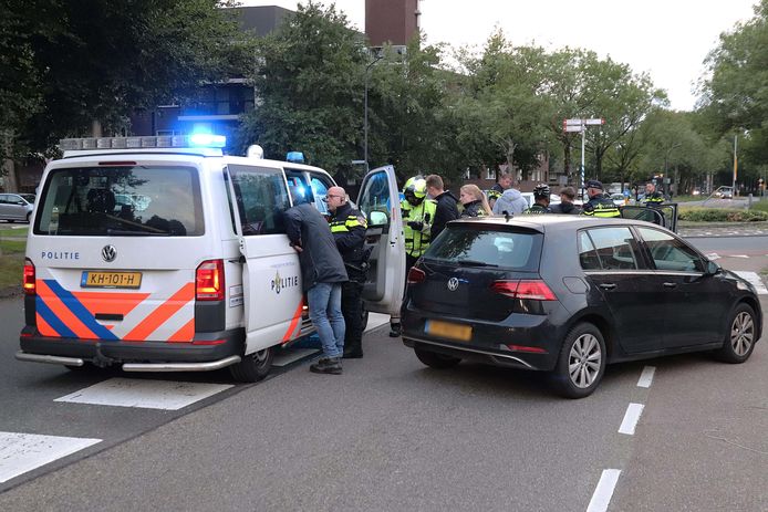 Haagse hooligans duiken op in Waalwijkse buurt: ‘Het leek wel een ...