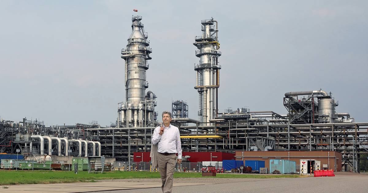Shell-directeur over drama's op Moerdijk en thuis | Moerdijk | bndestem.nl