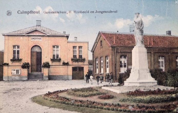 Vlaanderen wil gevel van historische gemeentehuis van monumentenlijst ...