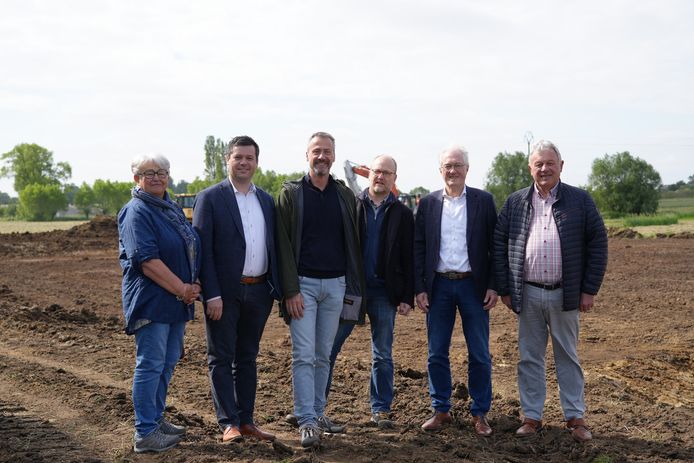 Werken aan het gecontroleerd overstromingsgebied Blekerijbeek zijn ...