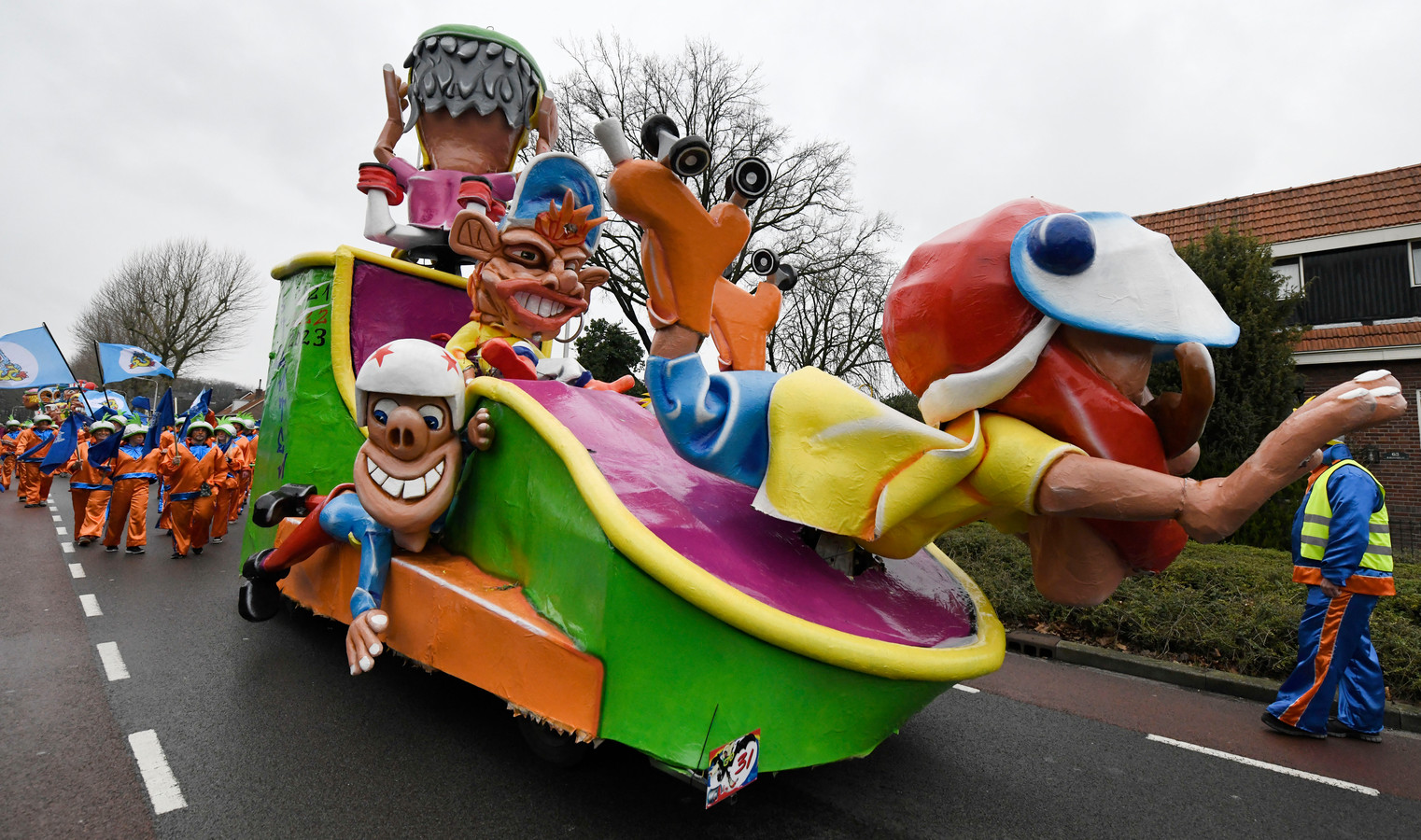 Ruim 25.000 toeschouwers vieren de comeback van Needse optocht: ‘Echt ...