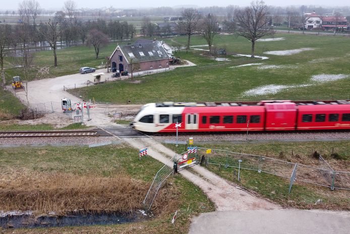 Overweg na 141 jaar dicht: ‘Was soms levensgevaarlijk om over te steken ...