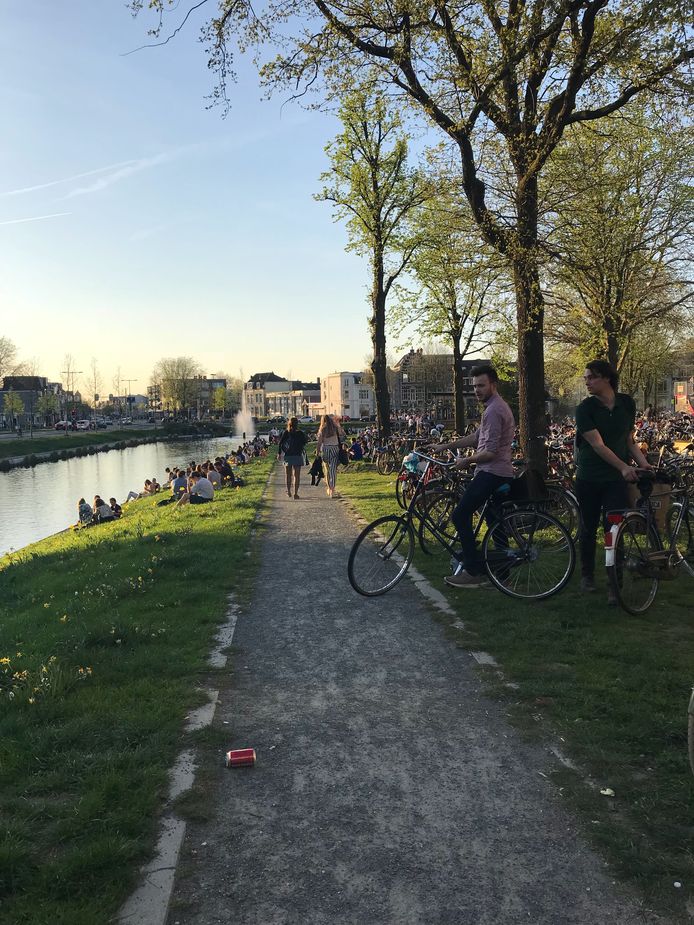 Heerlijk! Utrecht geniet van de zon | Utrecht | AD.nl