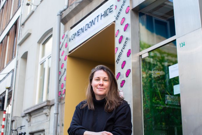 Barbara maakt borduurwerk van 4 meter lang en 600 meter draad voor ...