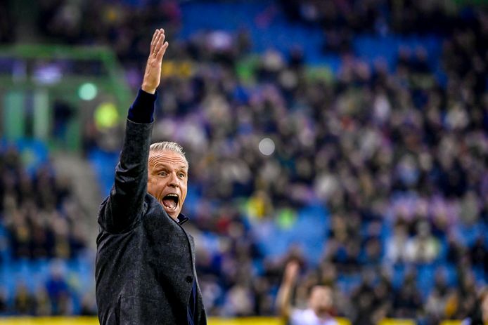 Sturing wil met Vitesse knallend het jaar uit: ‘topvoetbal is spelen op ...