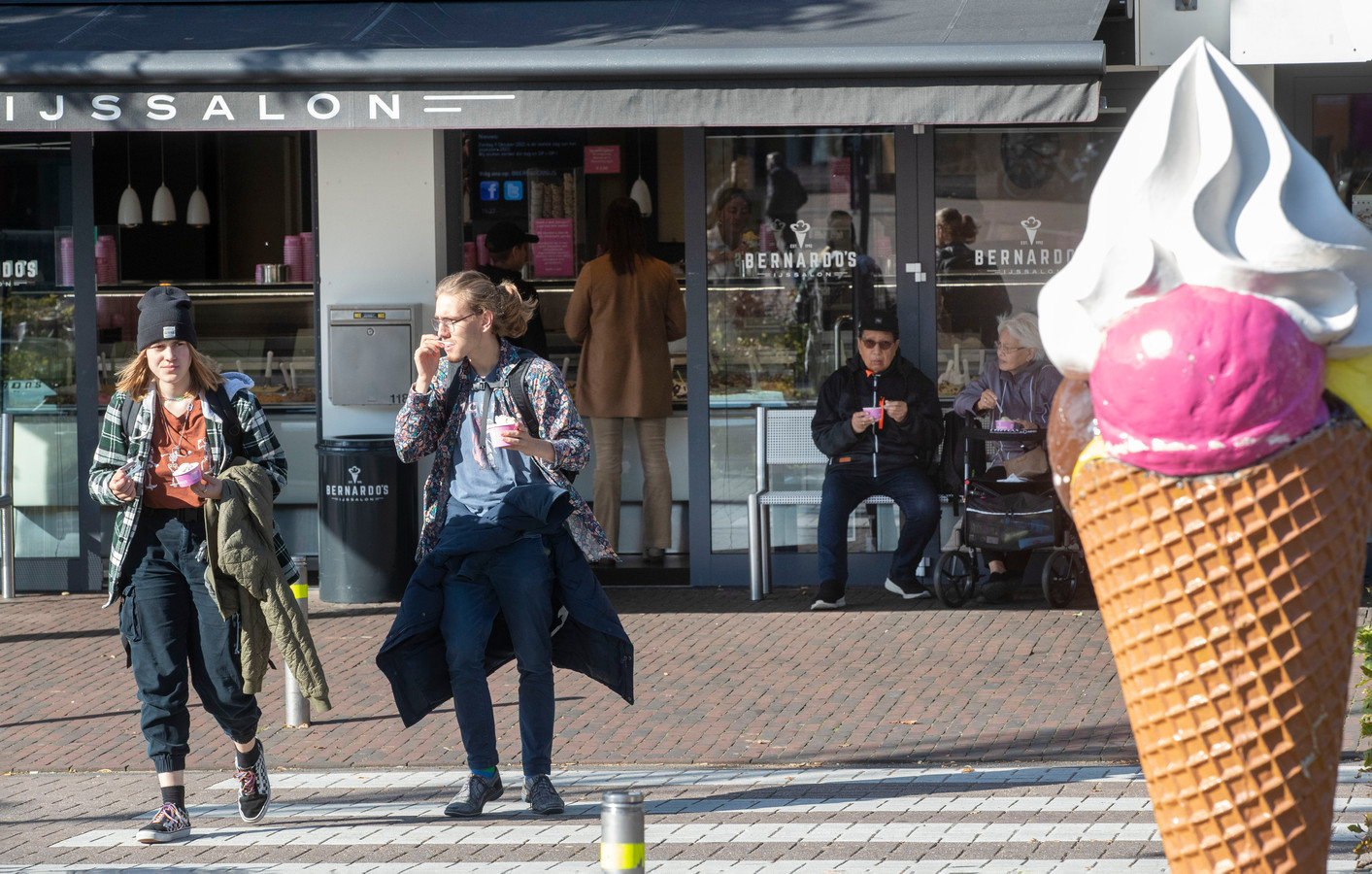 Nog snel een ijsje in het zonnetje: ‘Kruidige smaken doen het nu beter ...