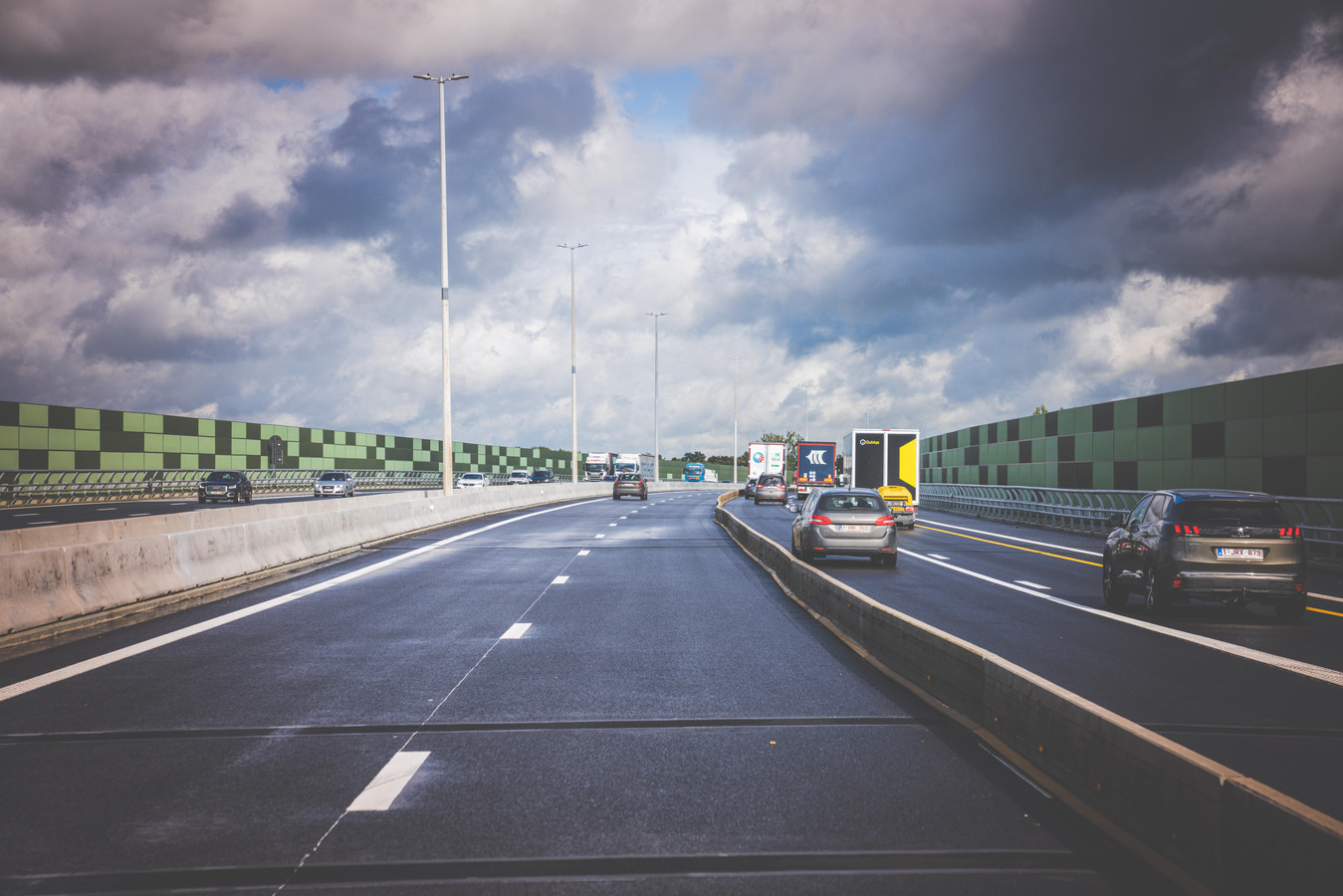Linkerrijstrook versperd op de E17 ter hoogte van Gentbrugge | Foto ... Linkerrijstrook versperd op de E17 ter hoogte van Gentbrugge | Foto ...