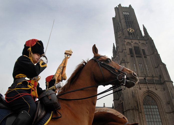 Defilé jarige Gele Rijders in Arnhemse binnenstad | Arnhem e.o ...