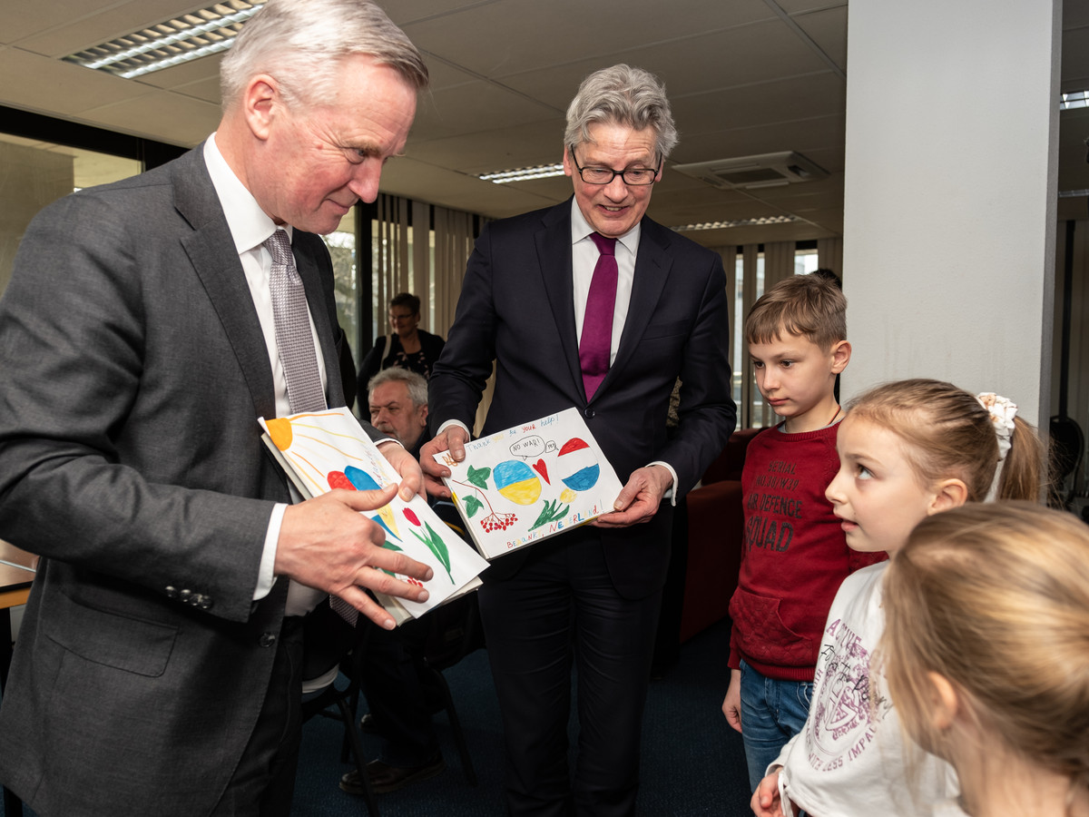 55 van de 600 Oekraïense vluchtelingen in Amersfoort moeten het land ...