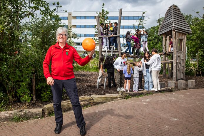 Harry Postma startte het Jeugdsportfonds: ‘Op het veld maakt het niet ...