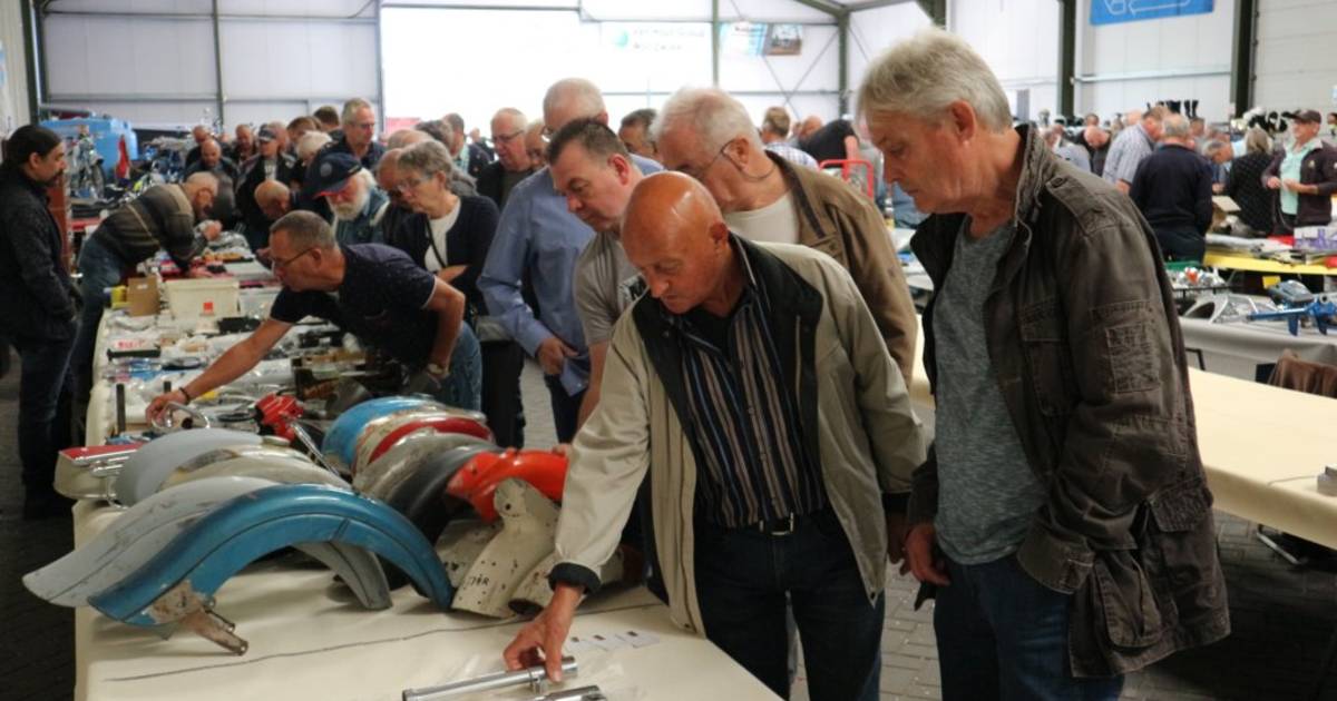 Beurs met ouderwetse bromfietsen | Gemert-Bakel | AD.nl