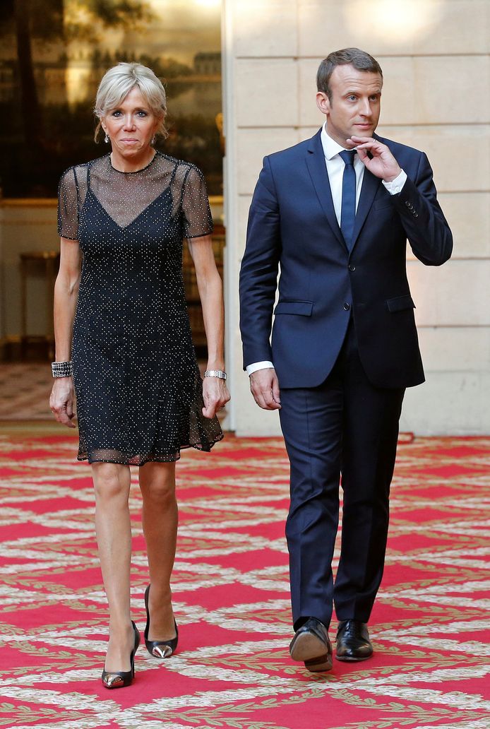 Brigitte Macron bewijst dat minirokjes niet alleen een voorrecht zijn ...