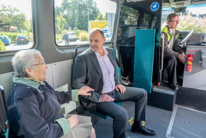Wethouder Middelburg: 'Servicebussen in alle wijken als alternatief ...