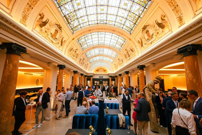 NET OPEN. Nemo en Lilit blazen iconisch restaurant met verfijnde ...