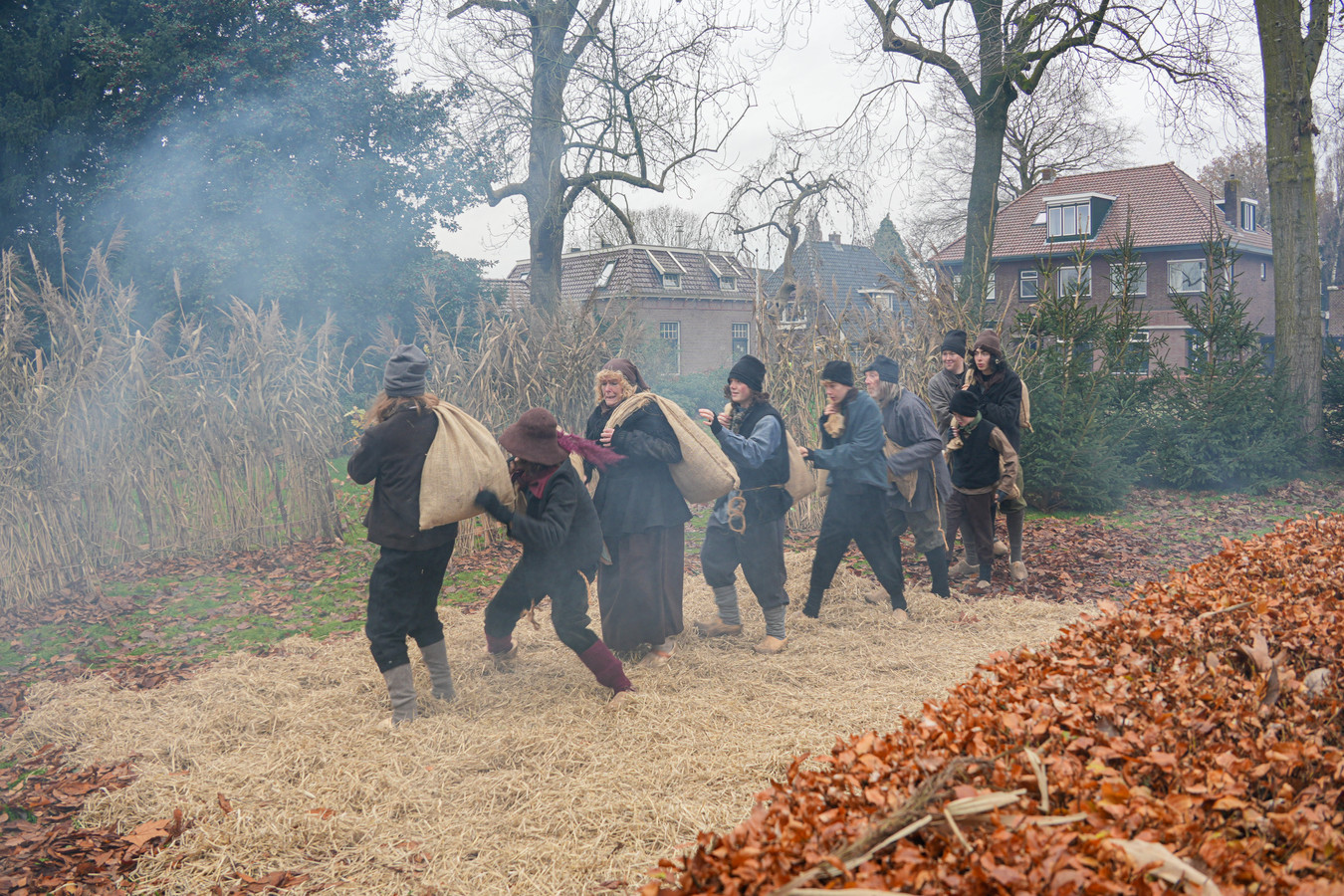 Mannen met baarden maken Den Ham onveilig bij Historisch Schouwspel ...