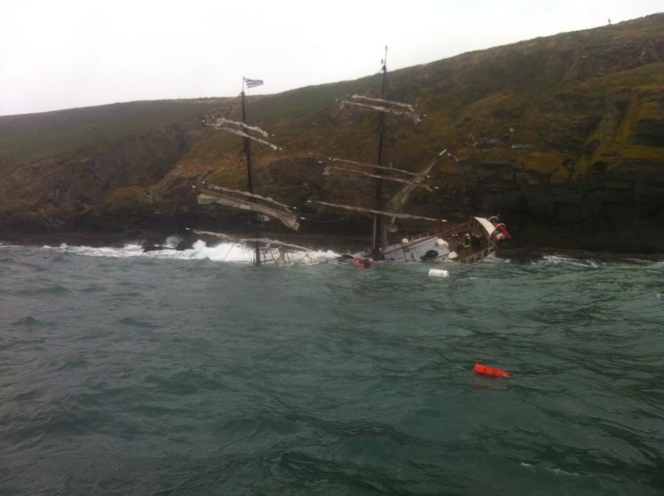 Zeeuws tall ship Astrid zinkt voor Ierse kust | Foto | AD.nl